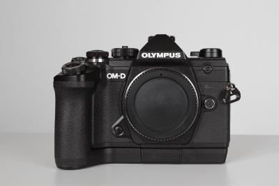 OLYMPUS EM5 MK III Nu + GRIP